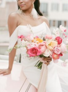 15 Beautiful Spring Wedding Bouquets For Spring Couples