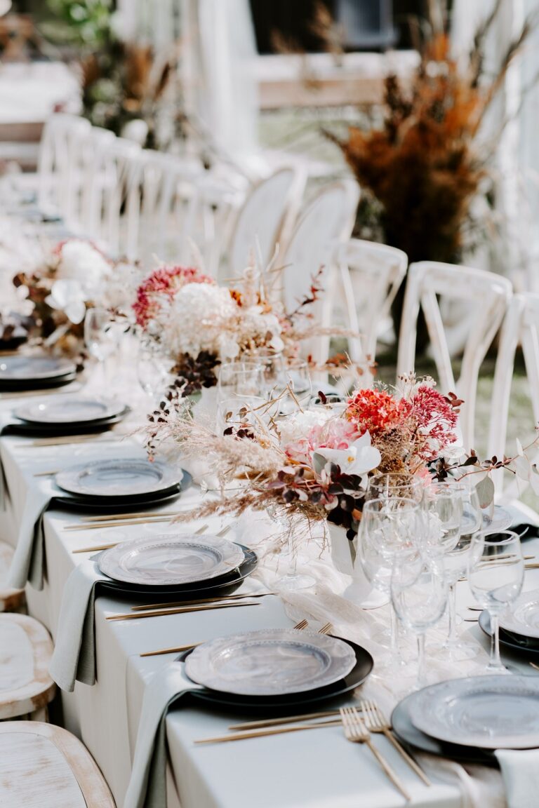 23 Beautiful Wedding Decorations On A Budget For Frugal Couples
