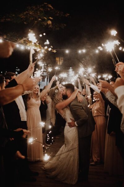 10 Creative Wedding Photo Ideas For Bride and Groom