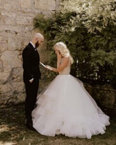 10 Creative Wedding Photo Ideas For Bride and Groom