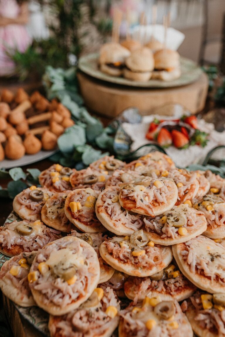 Cheap Wedding Reception Food Ideas On A Budget {Real Yummy!}