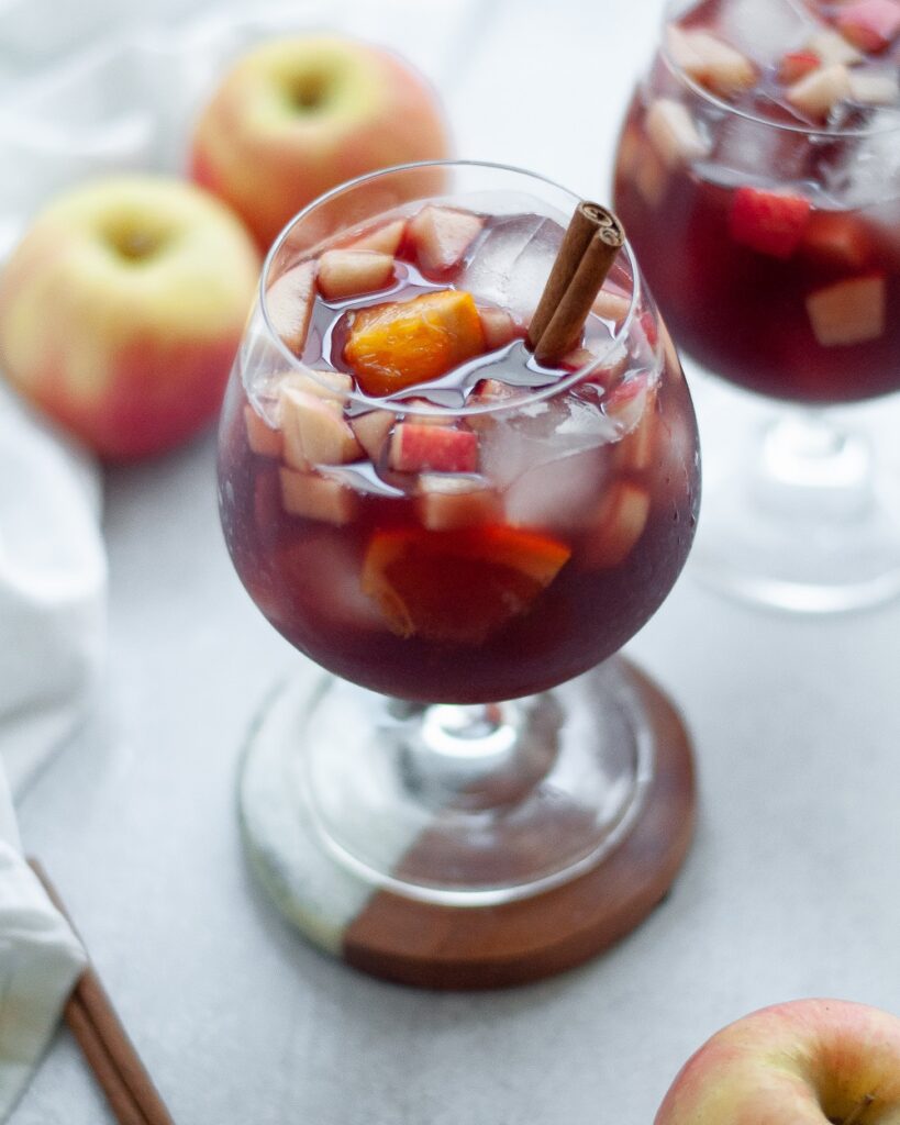 25 Simple Fall Wedding Signature Drinks For Fall Couples