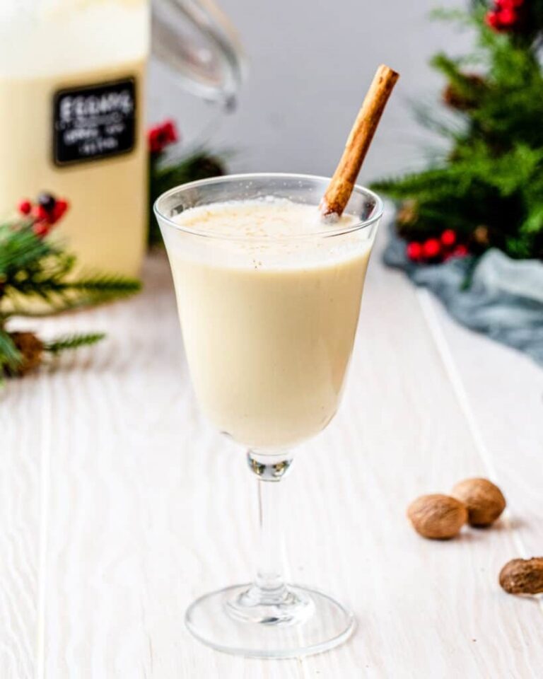 21 Flavourful Winter Wedding Signature Drinks For The Holiday