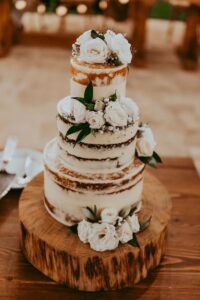 25 Delicious Rustic Wedding Cakes Perfect For Fall Weddings