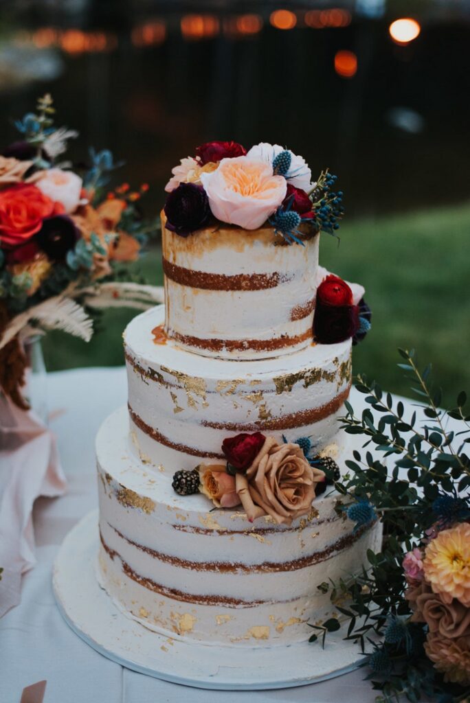 25 Delicious Rustic Wedding Cakes Perfect For Fall Weddings