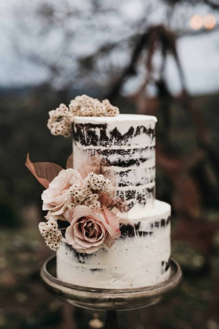 25 Delicious Rustic Wedding Cakes Perfect For Fall Weddings