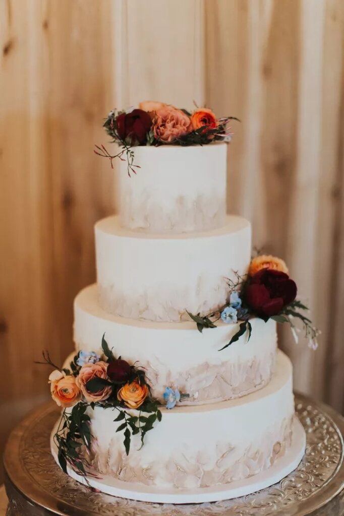25 Delicious Rustic Wedding Cakes Perfect For Fall Weddings