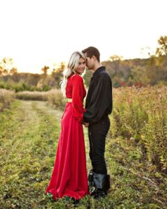 10 Spoopy Halloween Proposal Ideas That Are Romantic