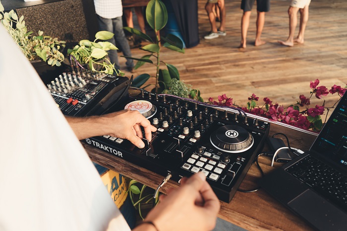 How To Choose A Wedding DJ {Top 5 Things To Consider}