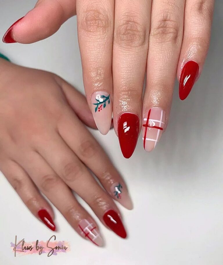 15 Red Elegant Christmas Nails For Brides-To-Be