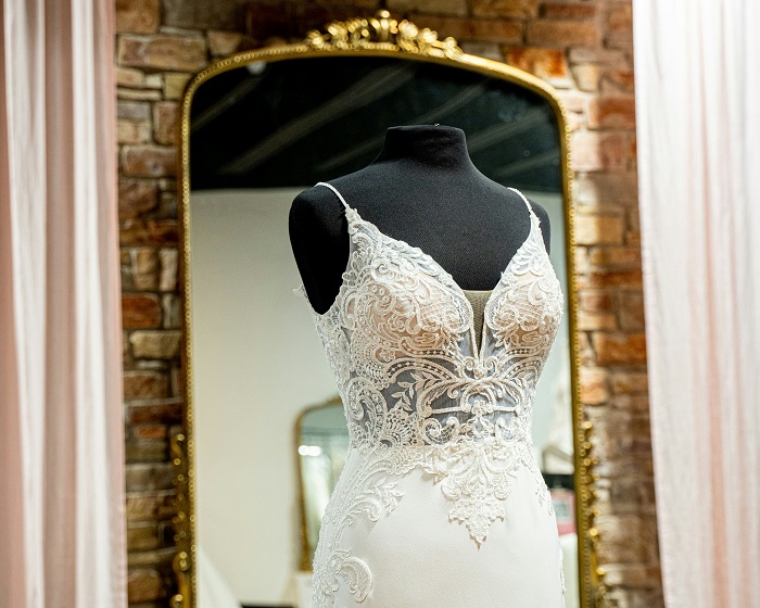 How Many Wedding Dresses Should You Try On?